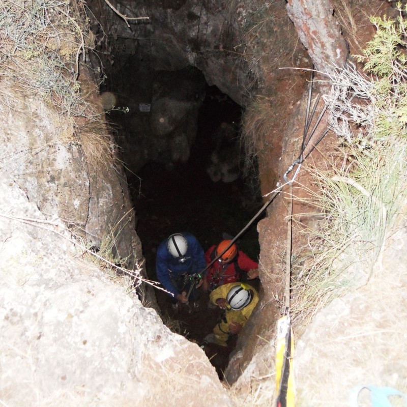 Rutas por cuevas o simas con monitor o guía en Valencia